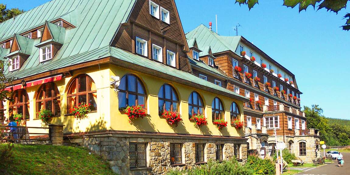 Beskydské Pustevny z hotelu Tanečnica*** s polopenzí, bazénem a ...